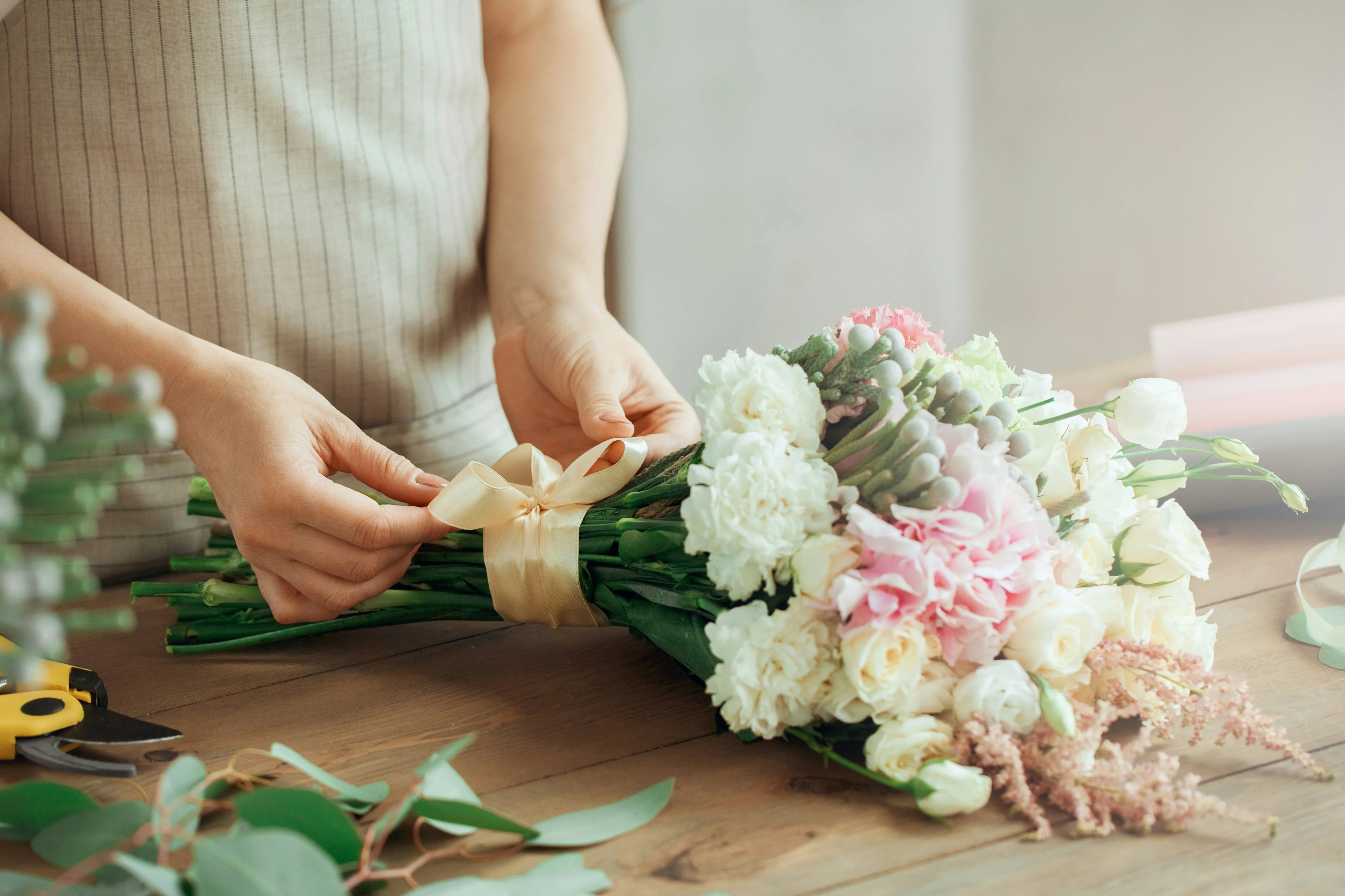 How Many Flowers Are in a Bouquet? Flower FAQs | La Belle Fleur