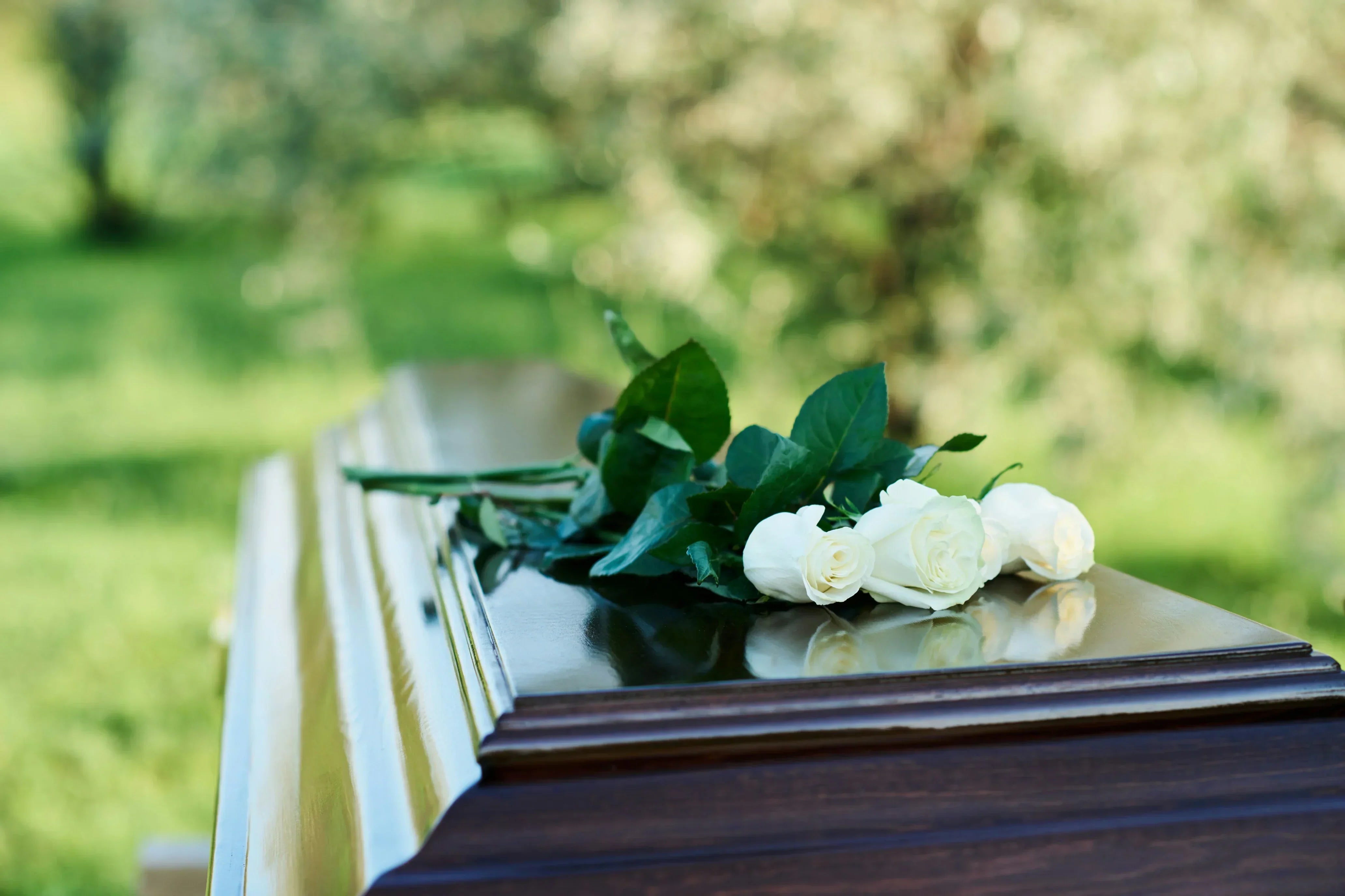 What Flowers for Funerals? How to Express Sympathy | La Belle Fleur